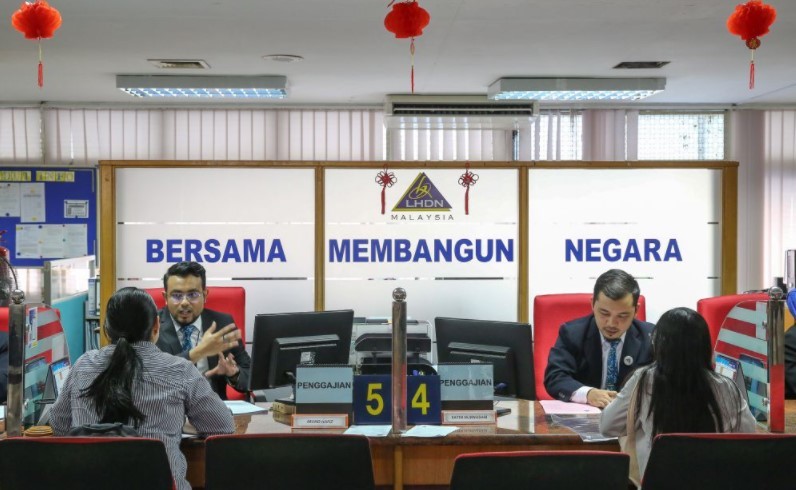 LHDN opens counters on weekends for people to apply for BKM assistance - Leh Leo Radio News